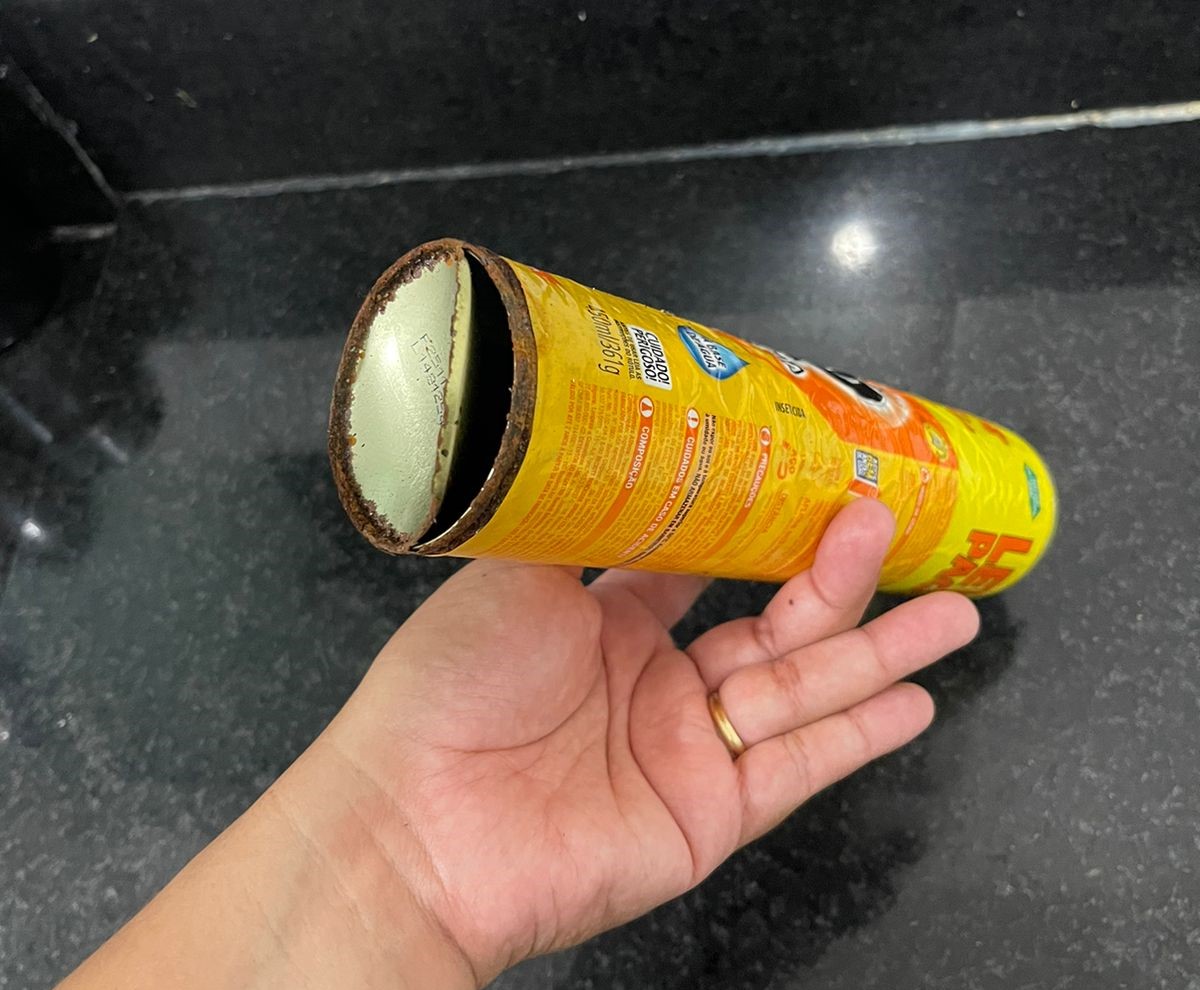 Inseticida em aerosol explode e destrói prateleira de moradora de Betim | O Tempo Betim